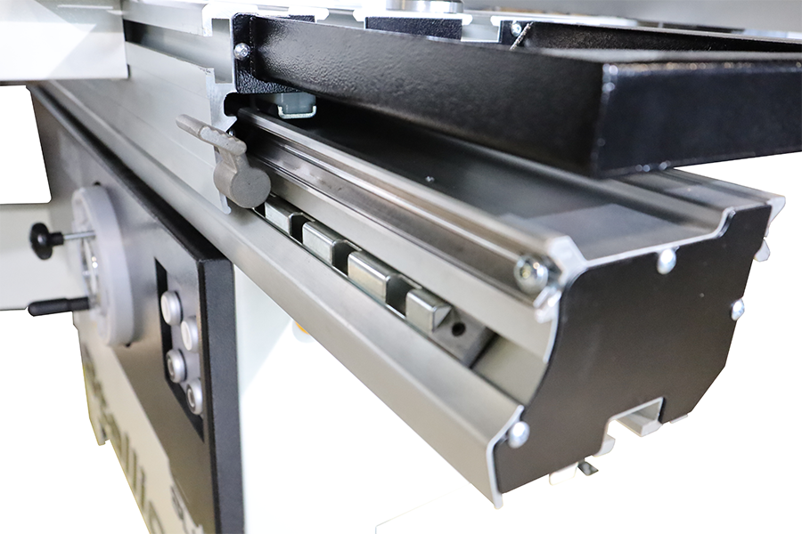 Stallion 5′ Deluxe Sliding Table Saw • Canadian Woodworker